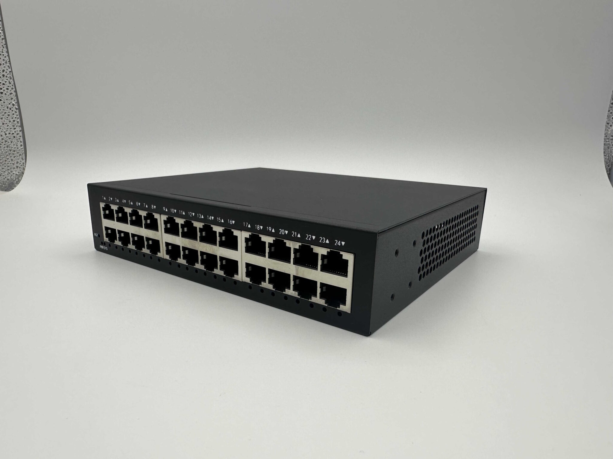 Web Managed Switch 24 GE ports (Desktop) - NovusDash Shop